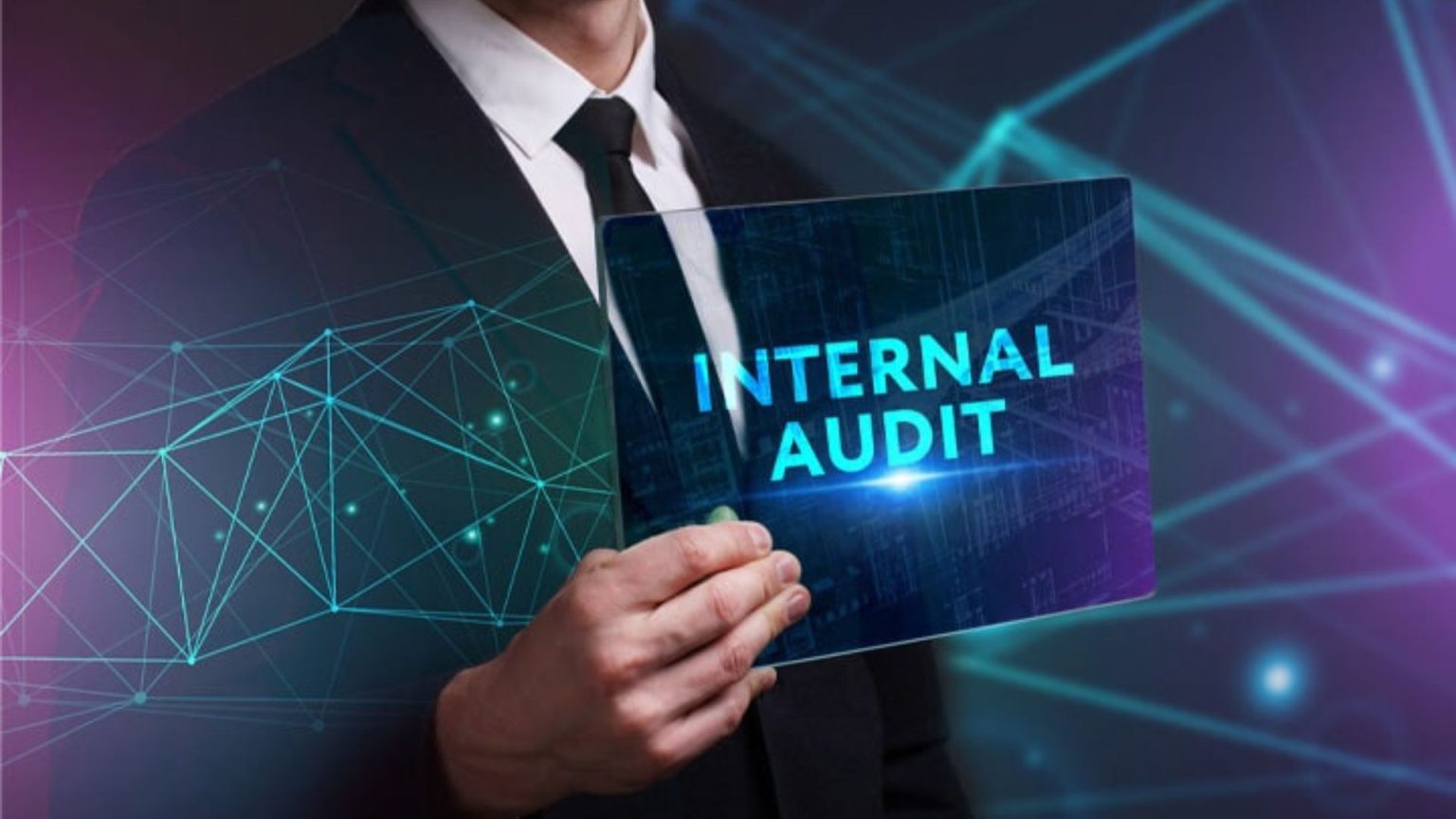 What is the role of internal audit on organizational performance?